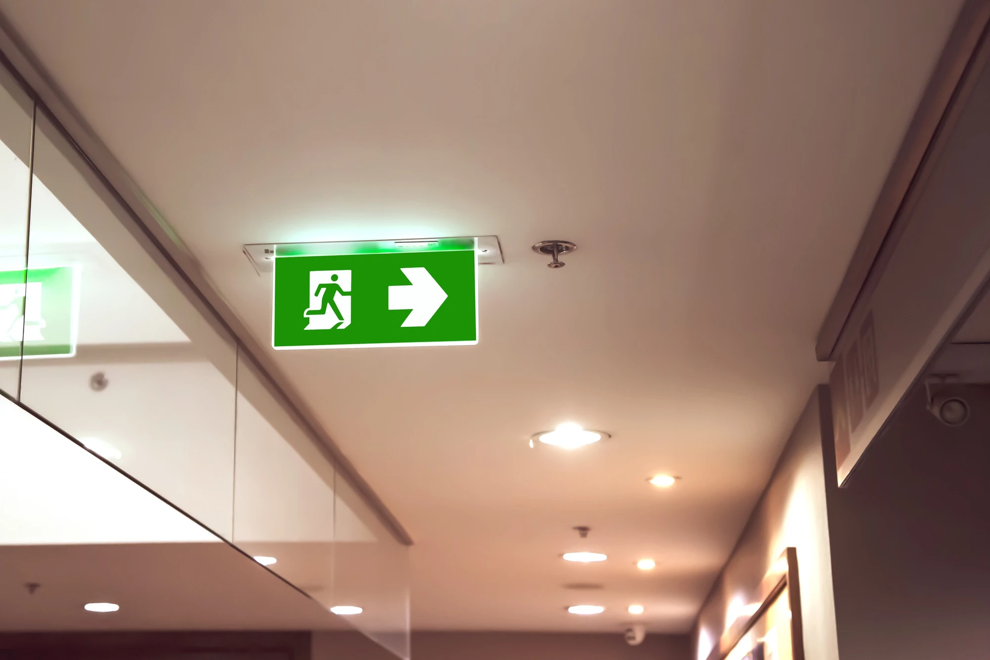 Emergency Building Evacuation Procedures and Common Mistakes to Avoid